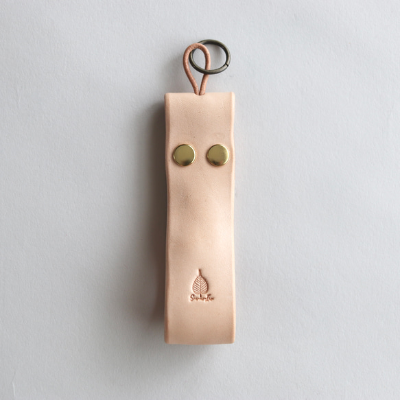 ヌメ革のストラップ その他雑貨 草木染レザーSou-no-Iro 通販 18032599｜Creema(クリーマ)