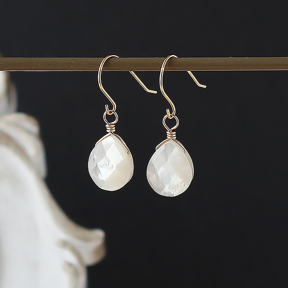 ホワイトシェル(白蝶貝) ペアシェイプカット 約10×8mm / 14kgf ゴールドフィールド製 フック ピアス ピアス（フック・チェーン） koko ココ 通販 18093056 ...