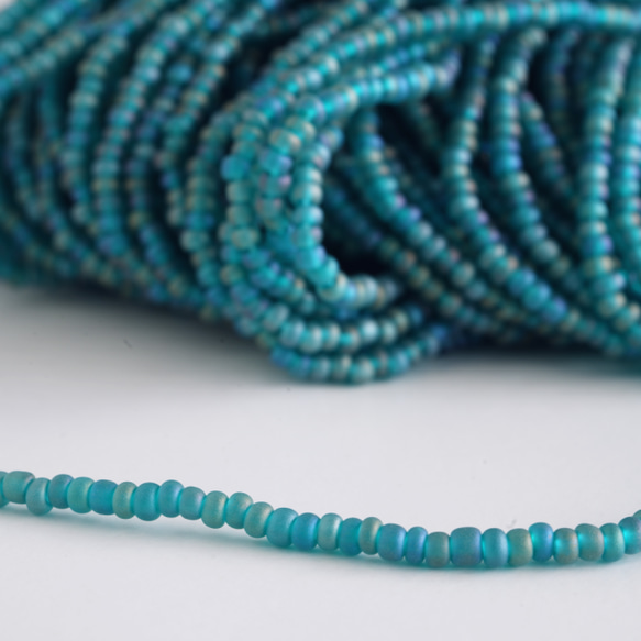 【2連】 11/0 シードビーズ オーロラ エメラルドマット チェコ製 ビーズ プチコパン 通販 18129375｜Creema(クリーマ)