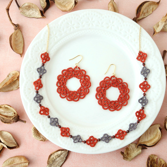 【Creema限定☆秋の福袋④】タティングレースのネックレス＆ピアス（イヤリング）のセット＊ディープオレンジ＊ ネックレス・ペンダント タティングラボ ニーナ・ガルガル 通販 18197162 ...