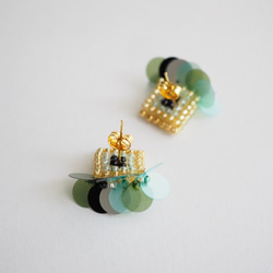 『Beadspan square 』（アールデコ・グリーン）ピアス/イヤリング【受注】 ピアス（スタッド・一粒） Beadspan 通販 18208521｜Creema(クリーマ)
