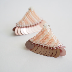 『Beadspan triangle』（くすみピンク）ピアス【受注】 ピアス（フック・チェーン） Beadspan 通販 18219215｜Creema(クリーマ)