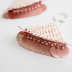 『Beadspan triangle』（くすみピンク）ピアス【受注】 ピアス（フック・チェーン） Beadspan 通販 18219215｜Creema(クリーマ)