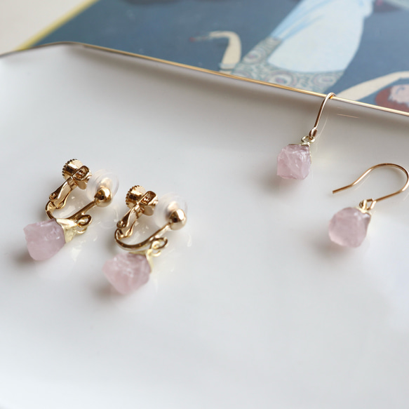 Rough rock charm short pierce/earring (Rose quartz 10月誕生石） ピアス（フック・チェーン） nemon 通販 18256441 ...