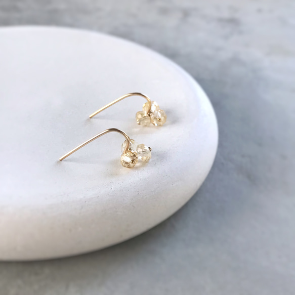 11月の誕生石 シトリンの小さなピアス / 14kgf 「秋の誕生石2024」 ピアス（スタッド・一粒） ao. 通販｜Creema(クリーマ) 18257136