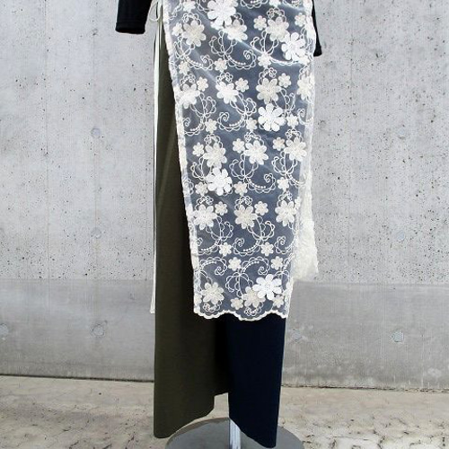 オフ白全面刺繍にケミカルレース付×チュールレースに前面フリル オフ白全面刺繍にケミカルレース付×チュールレースに前面フリル