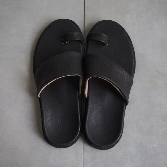 理学療法士が手掛ける身体のためのレザーサンダル：「Ring」Black 【予約販売】 サンダル Solecode footwear 通販｜Creema(クリーマ) 18313960
