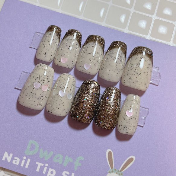 ニュアンスベージュラメフレンチ♡ ネイルチップ（つけ爪） Dwarf Nail Tip 通販｜Creema(クリーマ) 18313970