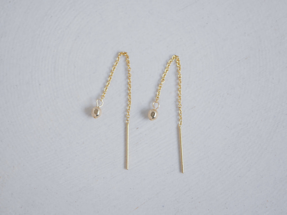 14kgf チェーンピアス 小さなゴールドビーズが揺れる華奢ピアス アメリカンピアス ピアス（フック・チェーン） mini 通販 18349877｜Creema(クリーマ)