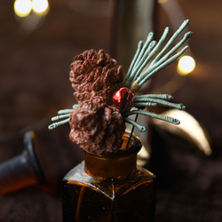 【受注制作20日】松ぼっくり。（赤い鈴） レース編み かぎ針編み ブローチ olive 通販 18351008｜Creema(クリーマ)