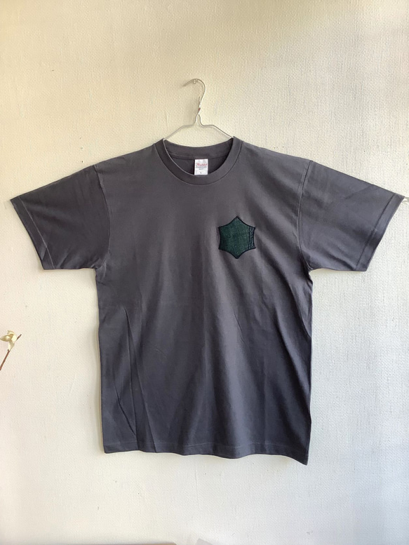 伝統織物のトップブランド塩沢紬をワンポイントに使った Tシャツ(Lサイズ)R107 Tシャツ tsumugi-kan 通販 18371690 ...