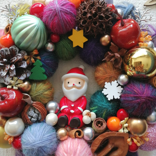カラフルでにっこり☆毛糸玉のクリスマスリース〜お座りサンタ カラフルでにっこり☆毛糸玉のクリスマスリース〜お座りサンタ