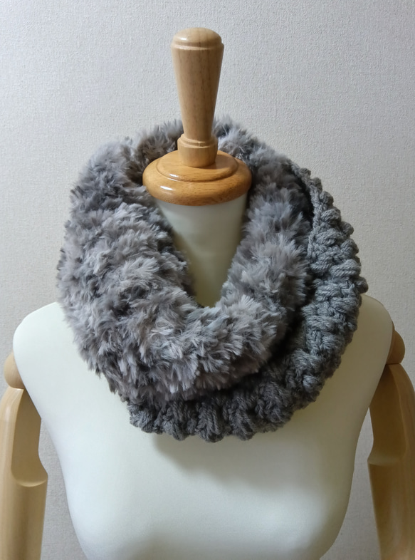 ポコポコ毛糸とふわふわファーのスヌード/グレー スヌード ichi•ichi 通販 18463824｜Creema(クリーマ)