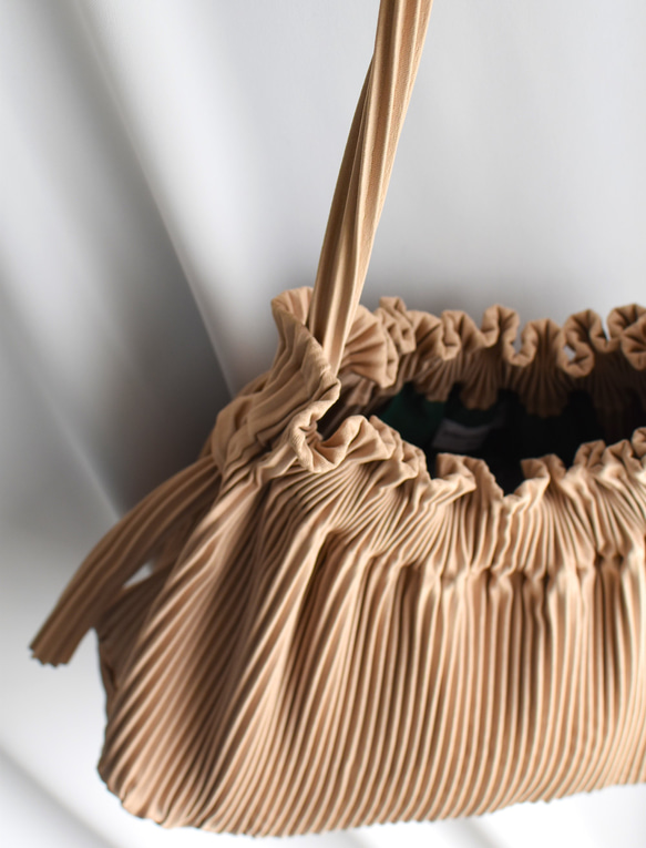 2way☆プリーツショルダー・ベージュ Msize 2wayバッグ Rin.n 通販 18467597｜Creema(クリーマ)