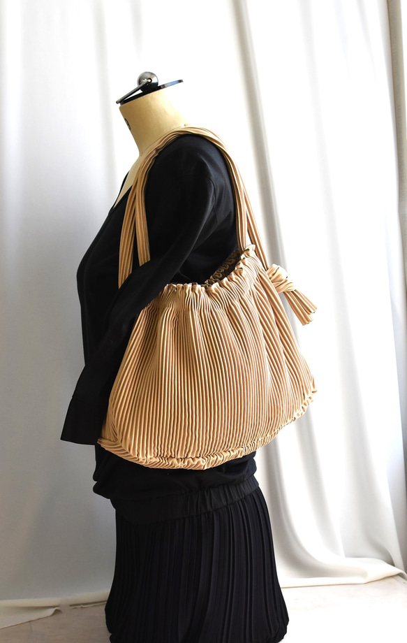 2way☆プリーツショルダー・ベージュ Msize 2wayバッグ Rin.n 通販 18467597｜Creema(クリーマ)