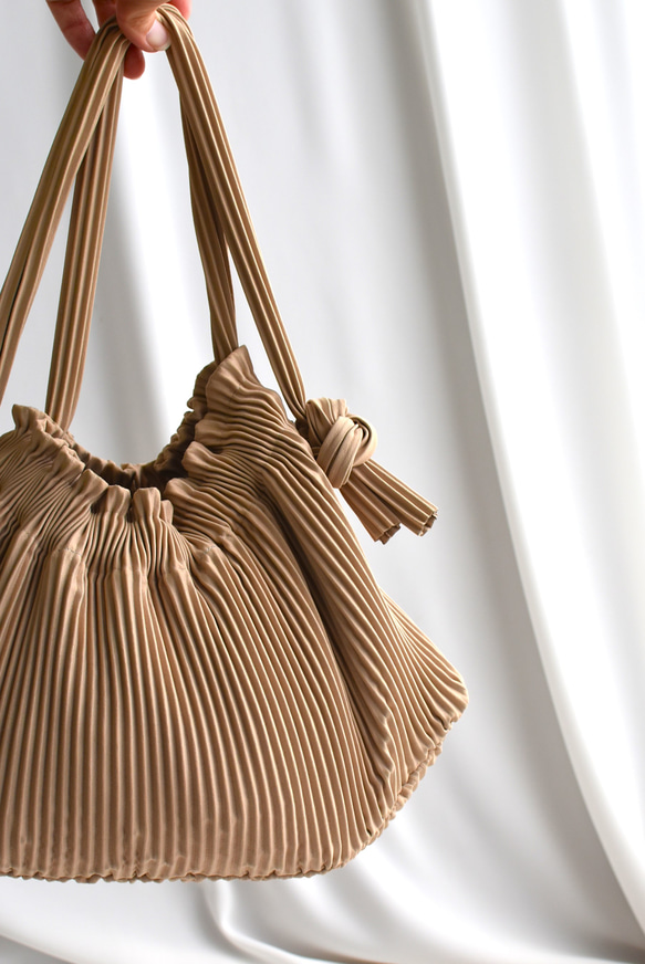 2way☆プリーツショルダー・ベージュ Msize 2wayバッグ Rin.n 通販 18467597｜Creema(クリーマ)