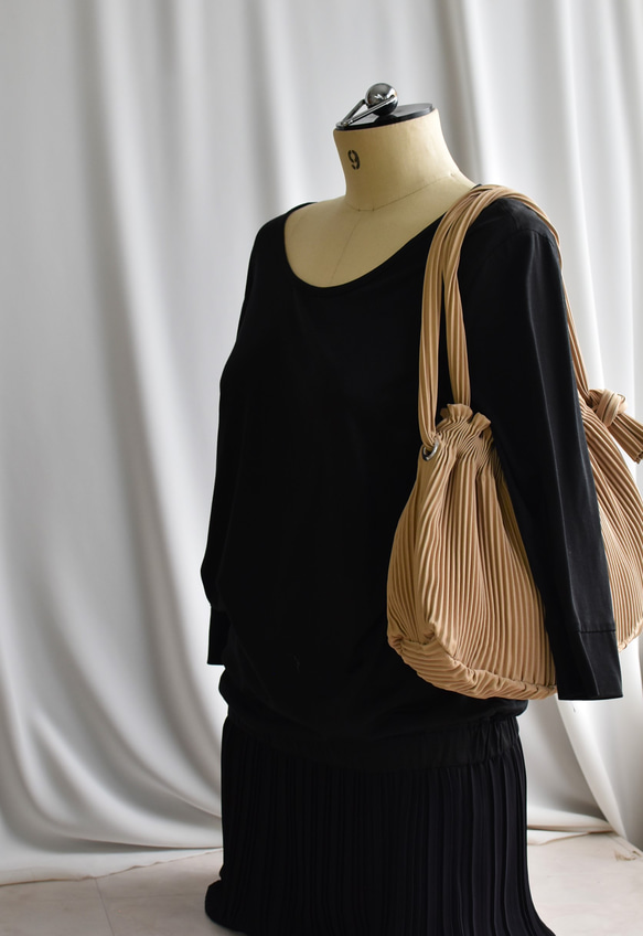 2way☆プリーツショルダー・ベージュ Msize 2wayバッグ Rin.n 通販 18467597｜Creema(クリーマ)