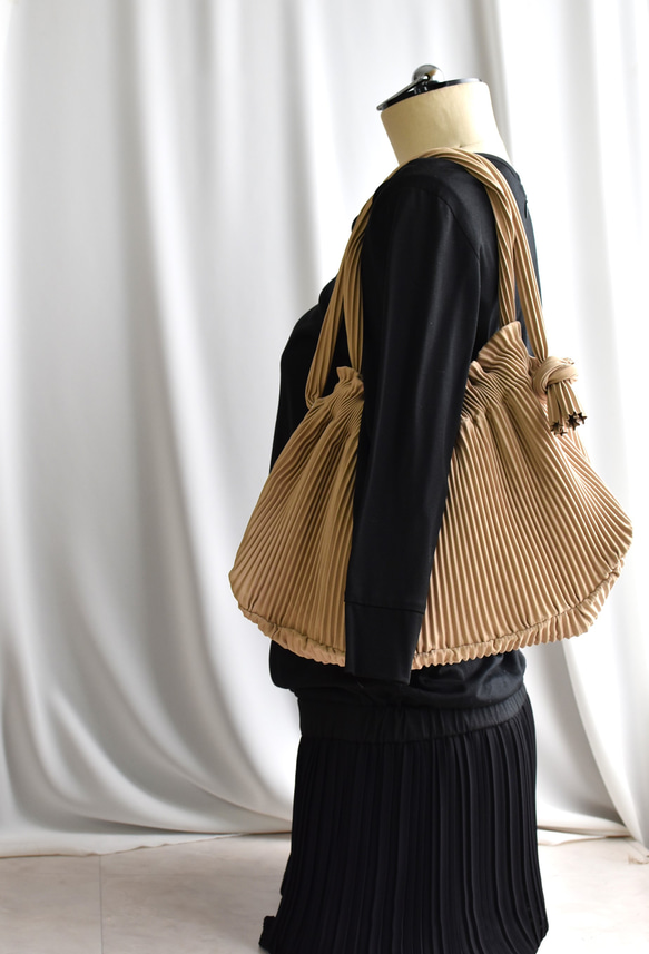 2way☆プリーツショルダー・ベージュ Msize 2wayバッグ Rin.n 通販 18467597｜Creema(クリーマ)