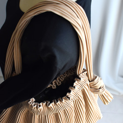 2way☆プリーツショルダー・ベージュ Msize 2wayバッグ Rin.n 通販 18467597｜Creema(クリーマ)