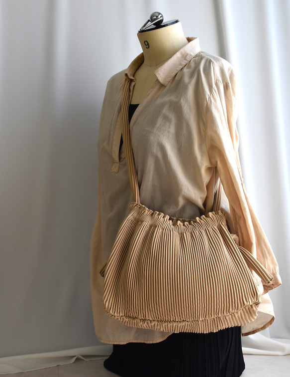 2way☆プリーツショルダー・ベージュ Msize 2wayバッグ Rin.n 通販 18467597｜Creema(クリーマ)