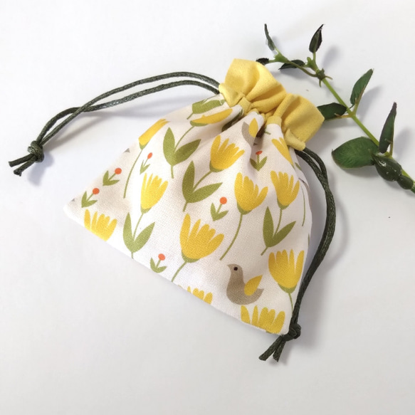 《ミニサイズ》北欧風・黄色の花柄の小さな巾着ポーチ ＃n745 巾着袋 natura-drop 通販 18479861｜Creema(クリーマ)