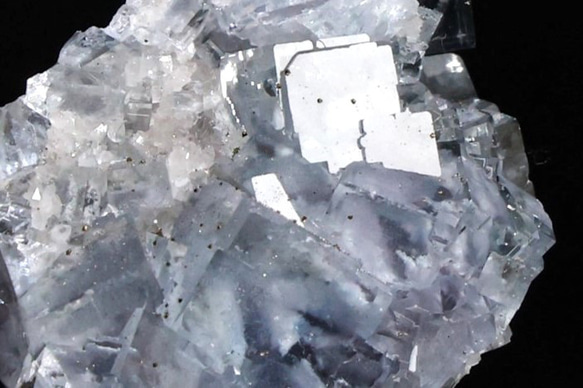 宝石質クラスター☆彡 パイライト＆クォーツのキラキラ付き 天然 フローライト 21g 鉱物 標本｜中国 湖南省産 その他インテリア雑貨 ...