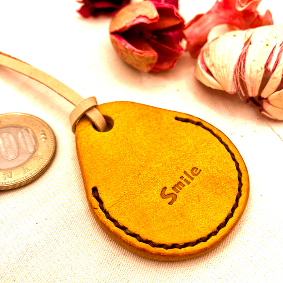 500円玉レザーキーホルダー Smile イエロー 小銭入れ・コインケース smile leather 通販 18505202｜Creema(クリーマ)