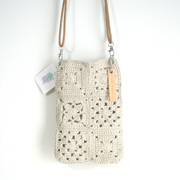 手編みのスマホポシェット 大きめクラブ ベージュ かぎ針編み スマホポシェット・スマホポーチ suimo-amaimo 通販｜Creema(クリーマ) 18505626