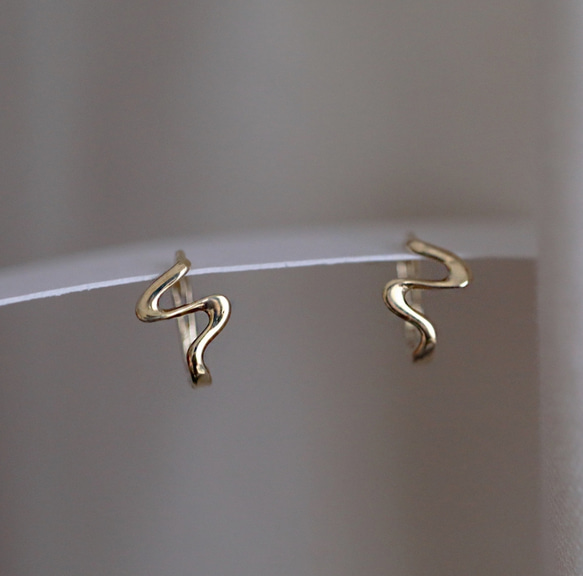 S925純銀製 14kgp 波 ウェーブ ミニフープピアス 金属アレルギー対応 つけっぱなし セカンドピアス ピアス（フープ） 販売サイト移行_プロフ見てね 通販 18505852 ...