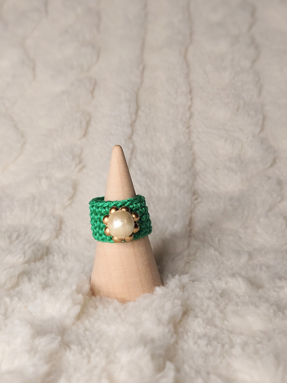 エメラルドグリーン色のニットリング®【月】 ※現在、配送料無料サービス中 指輪・リング Reborn(リボーン） 通販｜Creema(クリーマ ...