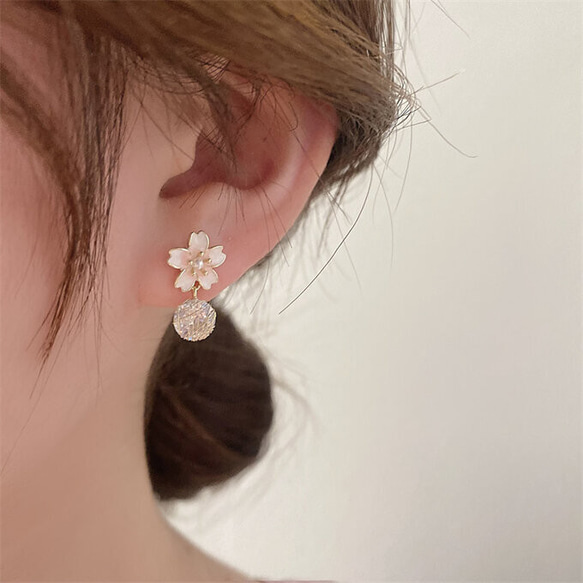 ピアス ゴールド 結婚式 ウェディング お呼ばれ ブライダル シンプル フォーマル 桜 花 フラワー NAT-0001 ピアス（スタッド・一粒 ...