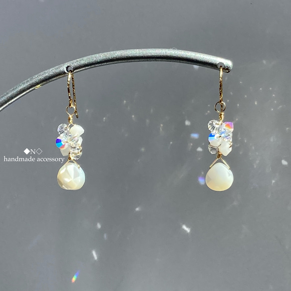 14kgf マザーオブパールとスワロフスキー・クリスタルの煌めくピアス ピアス（フック・チェーン） N 通販 18565785｜Creema(クリーマ)