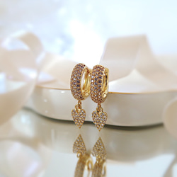 《大人気！高見えハート》14KGP/ PAVE HEART HOOP EARRINGS (ピアス) ピアス（フック・チェーン） GEMUU 通販 18573672｜Creema(クリーマ)