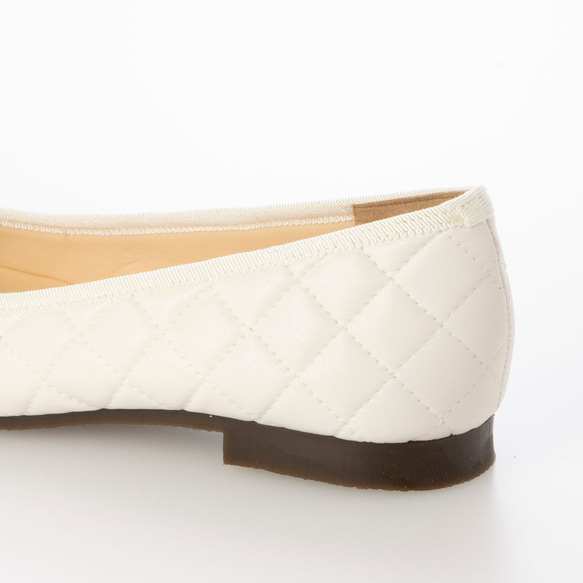 【日本製】【晴雨兼用】美脚美姿勢フラットシューズ #1240 ホワイトキルティング パンプス IKplus 通販 18581334｜Creema(クリーマ)