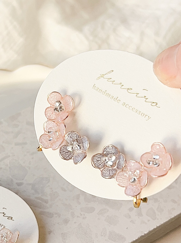 耳元に沿うイヤークリップ【紫陽花で作る小花3粒タイプ】 イヤリング・ノンホールピアス fureiro 通販｜Creema(クリーマ) 18587461