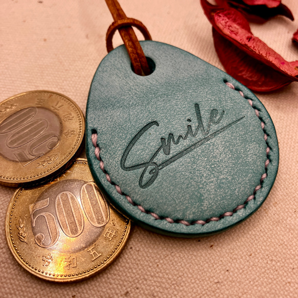 500円玉レザーキーホルダー Smile ブルー 小銭入れ・コインケース smile leather 通販 18606249｜Creema(クリーマ)