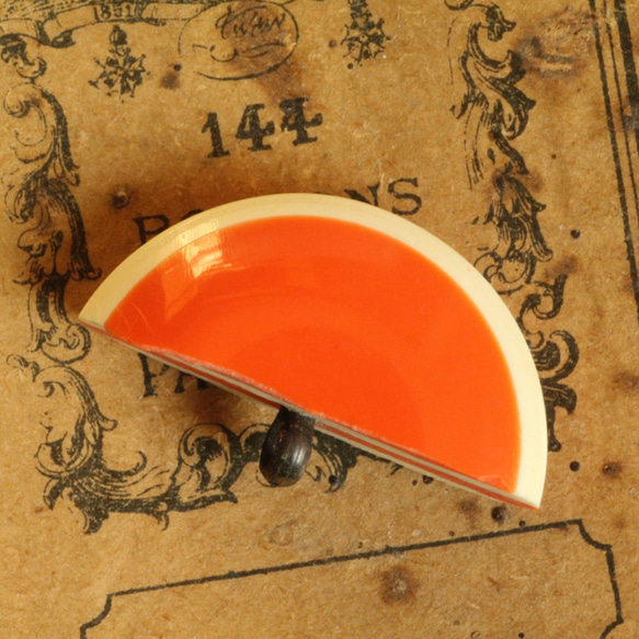 ボタン 1個 15 x 25mm オレンジxホワイト バイカラー レイヤー 半円形 フランス輸入 ヴィンテージ ボタン bouton d ...