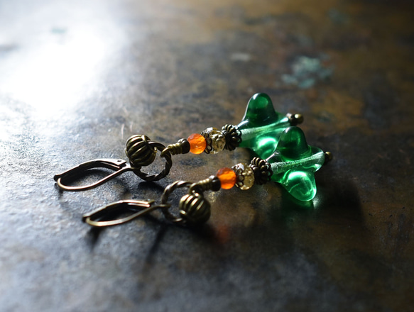 アップルグリーンドイツヴィンテージビーズとシトリン＆カーネリアンのリングピアス ピアス（フック・チェーン） ais... 通販 ...