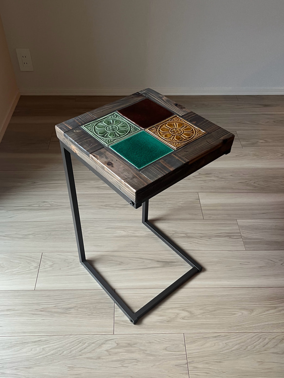 [29cm角] サイドテーブル タイルテーブル ベトナム ヴィンテージタイル サイドテーブル WAVES Tile&Furniture 通販｜Creema(クリーマ) 18656677