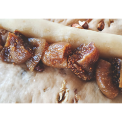 マジパン･フルーツシュトーレン2024 中サイズ（295g/1ローフ) パン 小枝ベーカリー 通販 18659053｜Creema(クリーマ)