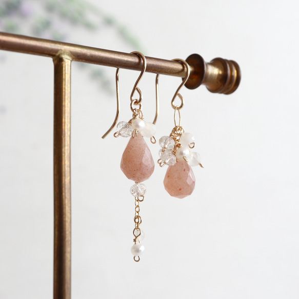 SALE 14kgf オレンジムーンストーン × 淡水パール アシンメトリー ピアス ピアス（フック・チェーン） *sincerely* 通販 18675435｜Creema(クリーマ)