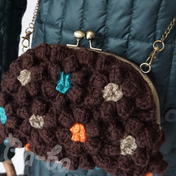 ばあば、ポピーパフ編みのがま口バッグ（君紫蘭・C1759） クラッチバッグ SHOP2155 通販 18699505｜Creema(クリーマ)
