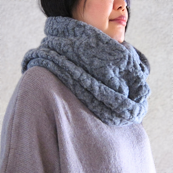 【受注制作】ボタニカル柄のウール混ジャカードニットスヌード チャコールグレー スヌード Sticka 通販 18708231｜Creema(クリーマ)