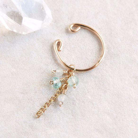 エメラルド、翡翠 小粒とチェーンの揺れるイヤーカフ 14kgf 5月誕生石 イヤーカフ Tom Tit Tot 通販｜Creema(クリーマ) 18729808