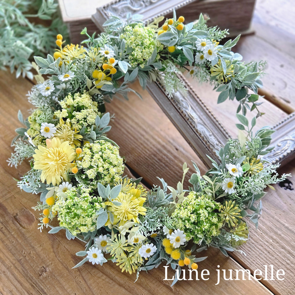 ミモザと春の小花 三日月リース[アーティフィシャルフラワー 30cm] リース Lune jumelle 通販 18789445｜Creema(クリーマ)