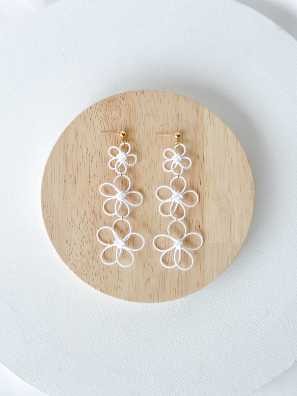 水引 ピアス イヤリング / flor : フロル ホワイト お花 シンプル モノクロ レトロ モダン モード ピアス（スタッド・一粒 ...