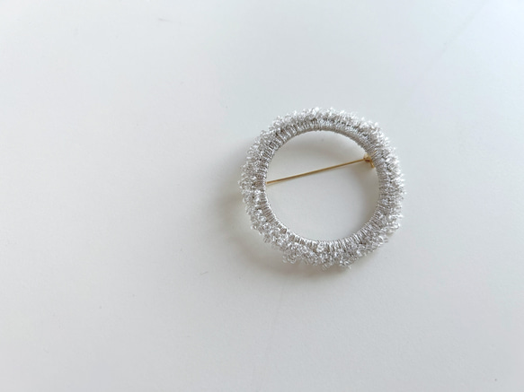 fuwari brooch/ round/silver×clear/ L ブローチ am 通販｜Creema(クリーマ) 18807011