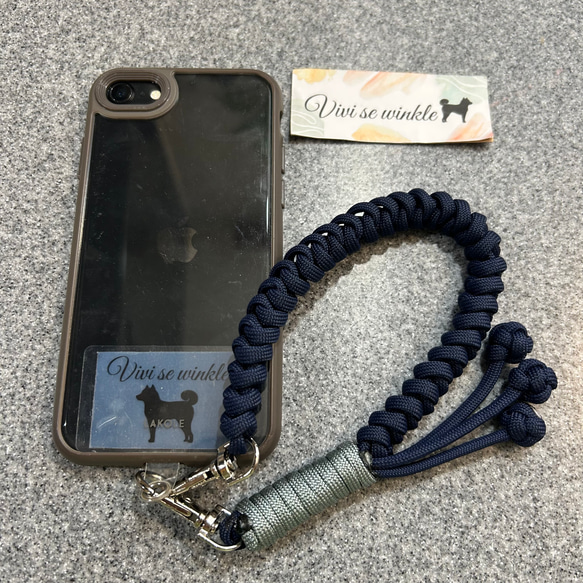 バイカラー タッセルハンドストラップ クールネイビー ネックストラップ vivi_se_winkle 通販 18846812｜Creema(クリーマ)