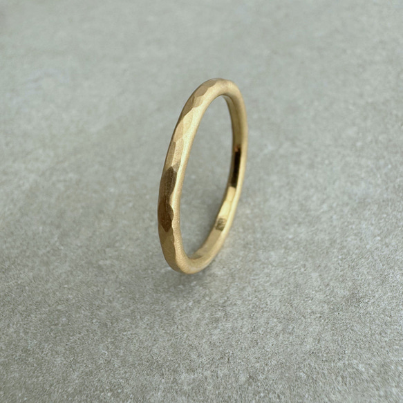 【K18】2mm ring 槌目マット/イエローゴールド/指輪/リング/シンプル/マリッジリング 指輪・リング FUURA 通販 18848969｜Creema(クリーマ)