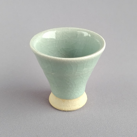 杯 青磁釉 【商品番号:00658】 おちょこ・ぐい呑み・徳利 や 杯 青磁釉 【商品番号:00658】 おちょこ・ぐい呑み・徳利 や